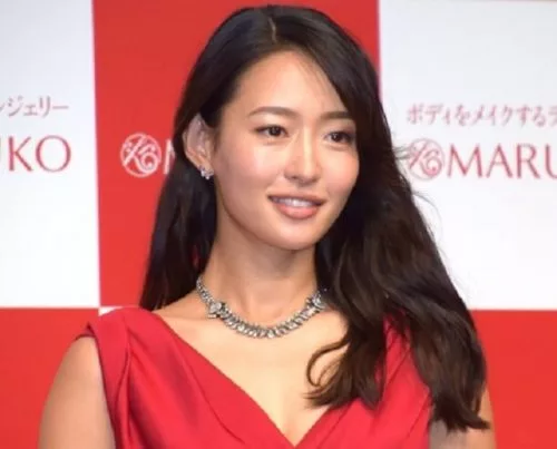 YYCの広告モデルが可愛すぎる！詳しいモデル情報満載＆美女と出会うコツ！